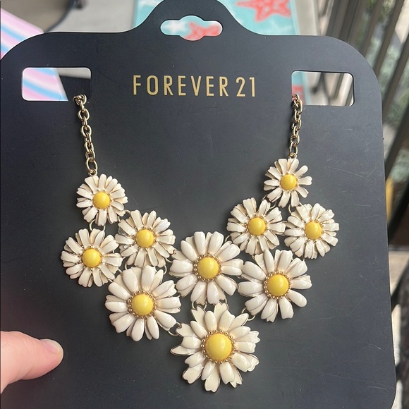 Forever 21 | Jewelry | Forever 2 Daisy Statement Necklace White And ...